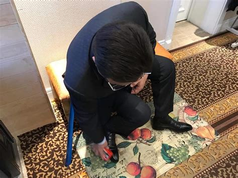 Ц Элбэгдорж Зангиагаа зүүгээд гутлаа тослоод гаръя даа