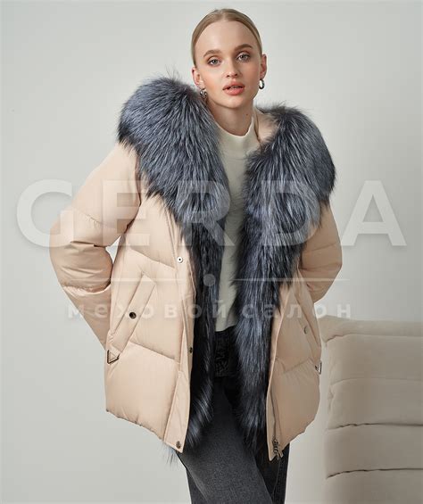Пуховики с натуральным мехом песца и чернобурки
