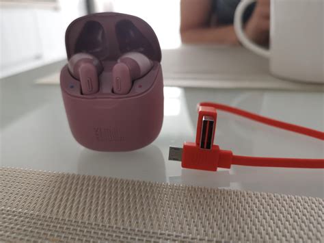 These Jbl Headphones Came With Usb Cable Which Can Be Plugged In Both Ways R Mildlyinteresting