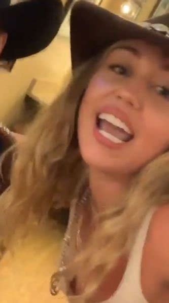 Miley Cyrus Nip Slip 18 Pics  And Video Thefappening