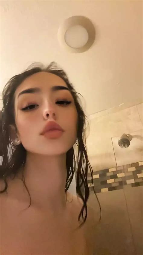 娘娘腔淋浴 Xhamster