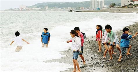 즐거운 해변의 아이들