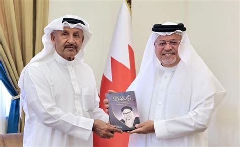 مستشار جلالة الملك المعظم لشؤون الشباب والرياضة يتسلم نسخة من كتاب رائد