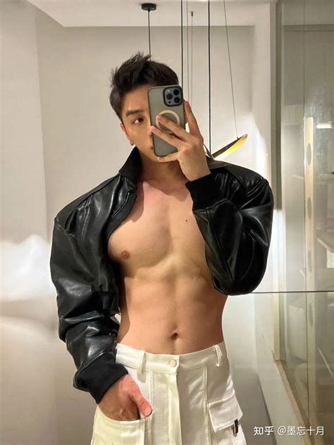 黑皮肌肉帅哥这也太会玩了 知乎
