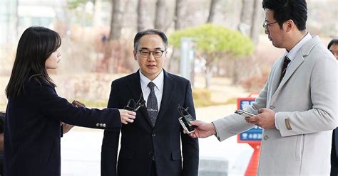 질문에 답하는 이원석 검찰총장
