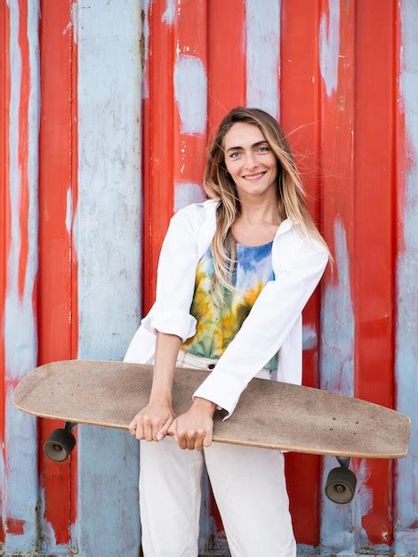 Premium Photo Pretty Caucasian Skater Woman Portrait Standing At A