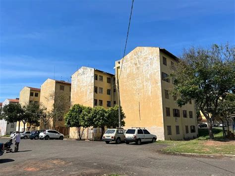Mulher é atingida por bala perdida ao passar próximo a prédios da CDHU