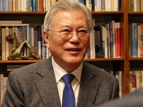 검찰 뇌물수수 혐의 문재인 전 대통령 기소