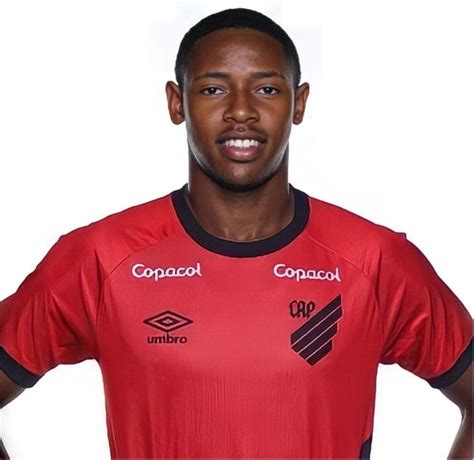 Athletico paga multa atravessa concorrência do Botafogo e contrata