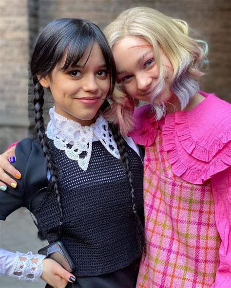 La Serie Merlina Tendrá Una Segunda Temporada Caras