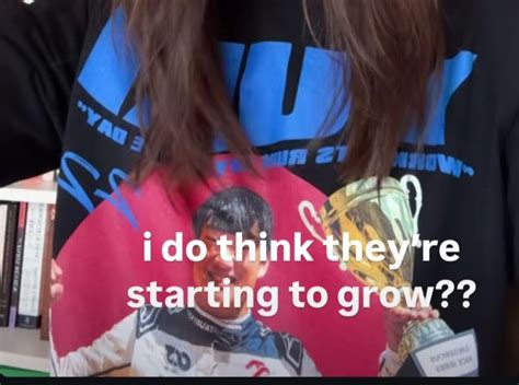 【角田はセレブのファッションアイコン？】あの有名お騒がせセクシーモデルが角田裕毅のtシャツを着用。アブダビで出会った2人の仲は接近したのか？ F1sns日本語訳com