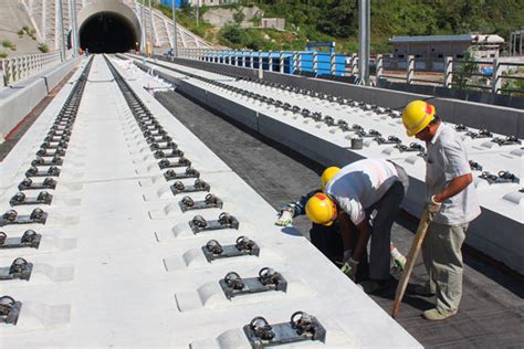 宝兰三工区率先完成管段内无砟轨道施工 司情快递 中国中铁四局集团第五工程有限公司全国文明单位全国用户满意施工企业全国优秀施工企业