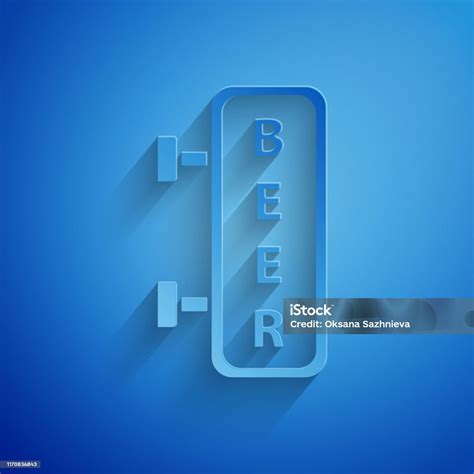 파란색 배경에 격리 된 비문 맥주 아이콘이있는 종이 컷 스트리트 간판 광고 바 카페 술집 레스토랑에 적합합니다 종이 아트 스타일입니다 벡터 일러스트레이션 0명에 대한 스톡