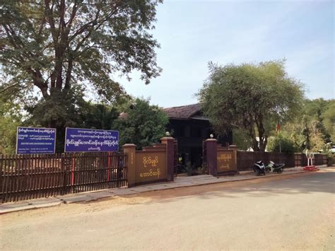 နတ်မောက်မြို့၌ ဗိုလ်ချုပ်အောင်ဆန်းနေအိမ်ပြတိုက်တွင် အများပြည်သူများ