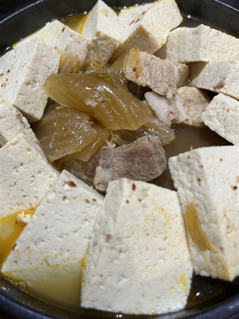 묵은지 돼지고기 스팸 두부찌개
