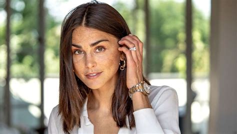 Efter Voldsom Kritik Nu Bryder Cecilie Haugaard Tavsheden Bt Danske Kendte Bt Dk