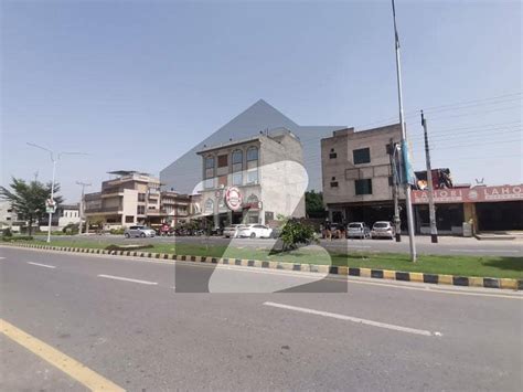 8 Marla Plot Available On Best Location Of Valencia Town Lahore For