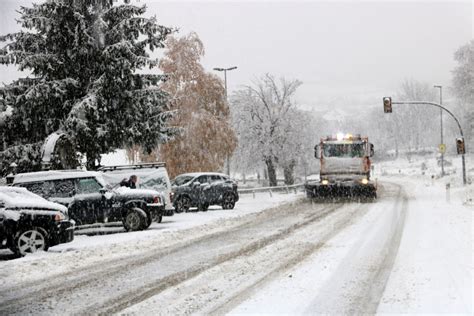 La neu afecta més d una desena de carreteres de l Alt Pirineu i Aran Público