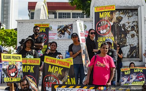 Animal Lovers Protest Over Cruelty To Strays