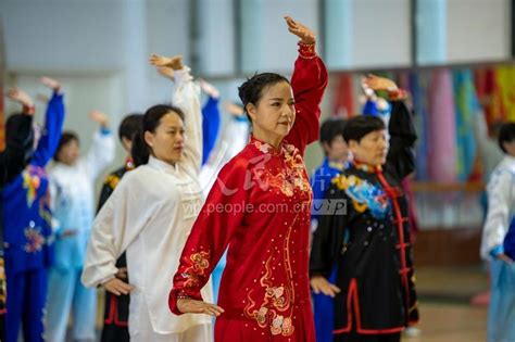 浙江金华：全民健身公益培训展成果 人民图片网