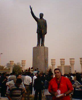 El T O Se Qued Con Los Pantalones Bajos C Mo Cay La Estatua Y El R Gimen De Saddam Hussein