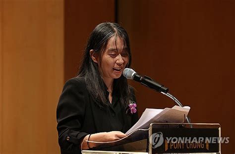친애하는 한강님 나와주세요 노벨상 시상식서 한국어로 호명한다