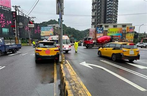 出勤救人！救護車路口迴轉和計程車碰撞 雙方肇責待釐清 社會萬象 生活 Nownews今日新聞