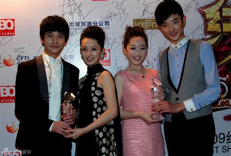 小宝钗李沁小宝玉于小彤祝贺杨洋和蒋梦婕 获奖 新浪图集 新浪网