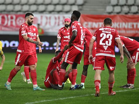 Legenda lui Dinamo nu le dă șanse mari câinilor să se salveze de la