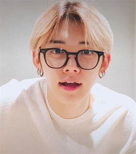 투모로우바이투게더 연준 수빈 안경 지식in