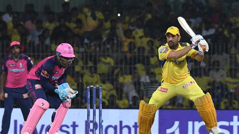 Ms Dhoni Is Nursing A Knee Injury Says Csk Coach Stephen Fleming