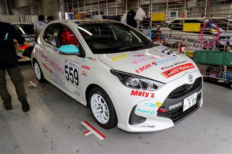 【画像ギャラリー】全41枚 モータースポーツデビューを果たした織戸茉彩さんのヤリスカップカーを見る 自動車情報誌「ベストカー」
