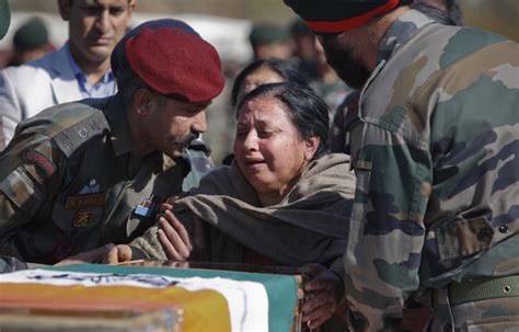 Army Indian Forces Kill 3 Militants To End 3 Day Standoff Daily Mail