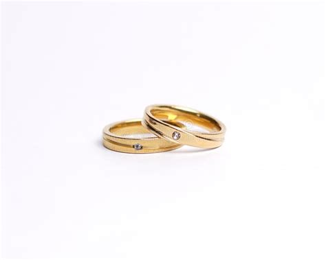 Anillo De Joyería Con Anillo De Compromiso De Diamantes Con Piedras Preciosas Imagen de archivo