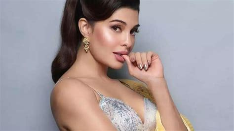 Rs 200 Crore Extortion Case Jacqueline Fernandez Summoned By Delhis