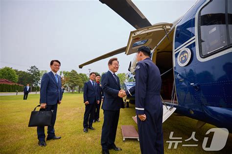 전용 헬기 탑승하는 李 대통령 뉴스1