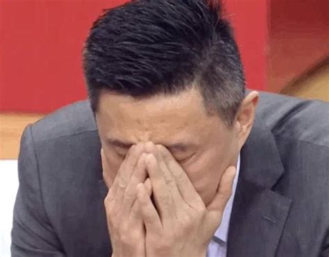 广东男篮引援战术受质疑，杜锋甩锅言论引发争议球员球迷问题
