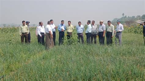 မကွေးတိုင်းဒေသကြီးဝန်ကြီးချုပ် ဦးတင့်လွင်နှင့်တာဝန်ရှိသူများ စလင်းမ