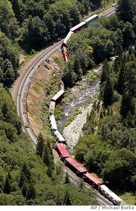 Train Derails Along River 14 Empty Cars Tumble North Of Dunsmuir Sfgate