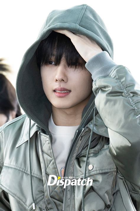 현장포토 후드 속에 쏘옥지성 귀여운 출국 디스패치 뉴스는 팩트다