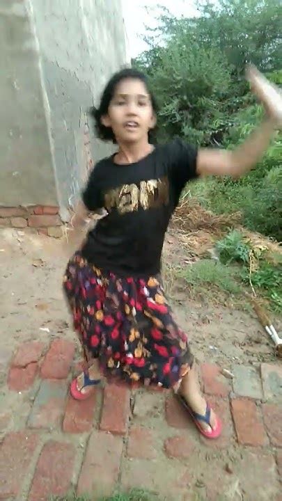 Kyon Aage Piche Dolte Ho Bhawro Ki Tarah🌹☔youtubeshorts Shortvideo