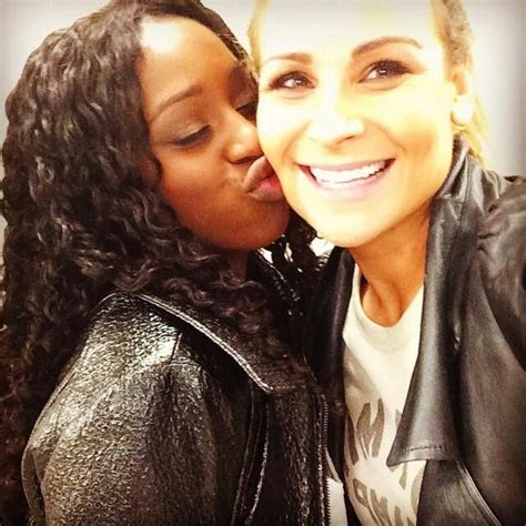 Naomi Gave Natalya A Kiss On The Cheek Wwe Female Wrestlers Naomi