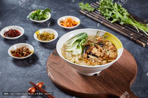 野生菌土鸡米线 中国菜系 食品餐饮 摄影素材 汇图网www huitu