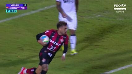 Análise Vitória faz início intenso na estreia de Carpini mas esbarra