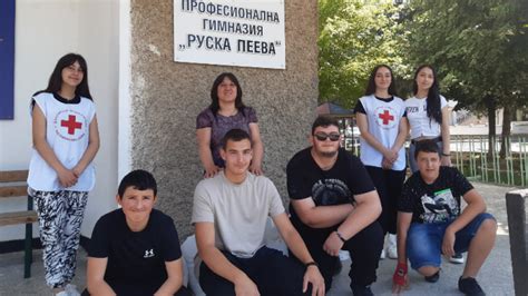 Млади червенокръстци от Джебел помогнаха на осем деца полусираци Още