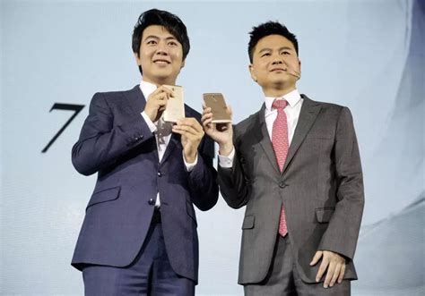 郎朗凭什么能包下凡尔赛宫办婚礼？揭秘身价超10亿艺术家的商业版图财经头条