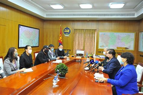 “Хурд” хамтлагийн гишүүд гурван сая төгрөг хандивлалаа Өглөө мн