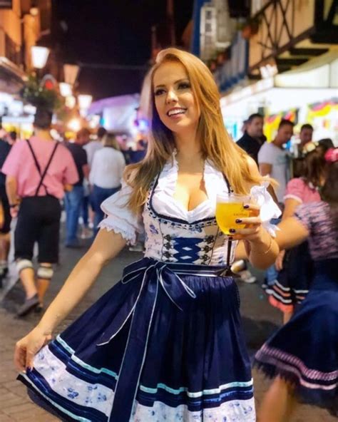 Chicas En El Oktoberfest La Galería Importante Del Día
