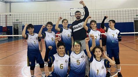 Mehmet Akif İnan Ortaokulu Öğrencilerimizin Voleybol Kategorisindeki