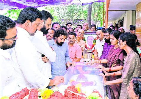 రాంప్రసాద్‌కు కన్నీటి వీడ్కోలు Sakshi